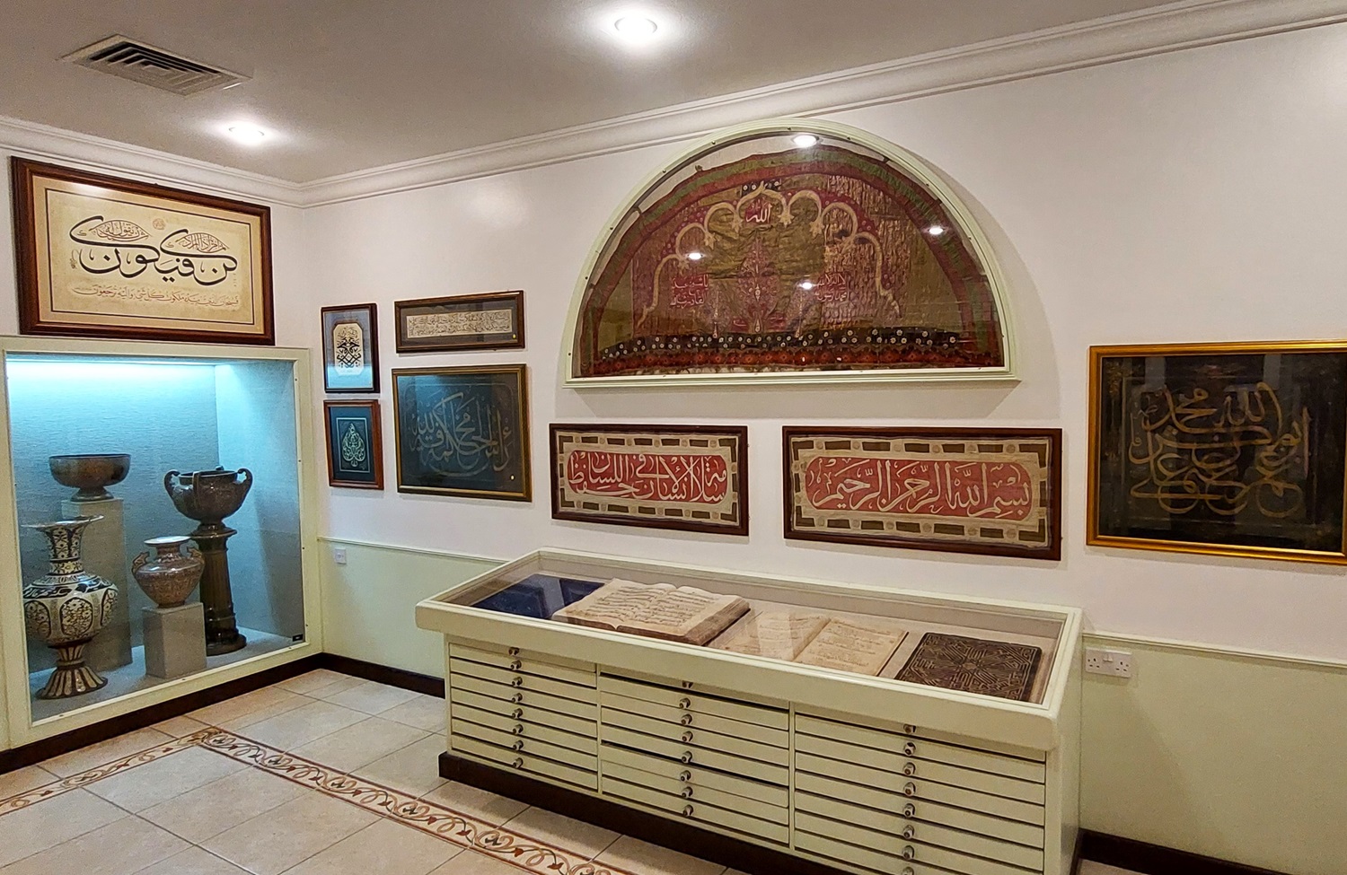 Tareq Rajab Museum of Islamic Calligraphy, Kuwait – Frog on the border